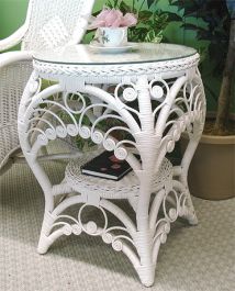 Wicker End Table , Round w/ Glass top, Sweetheart Style